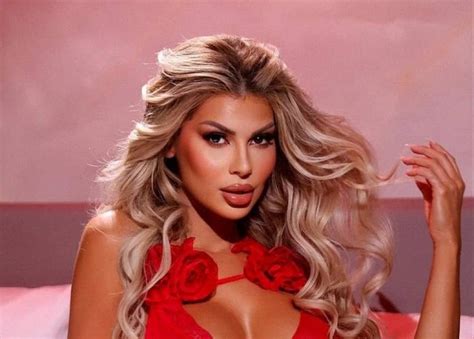 Foto Me Fustan Të Kuq Në Shtrat Luana Vjen E Syri Lajmi I Fundit