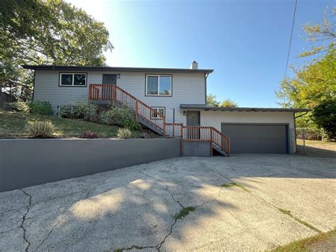 5121 Se 136th Ave Portland Or 97236 House Rental In Portland Or