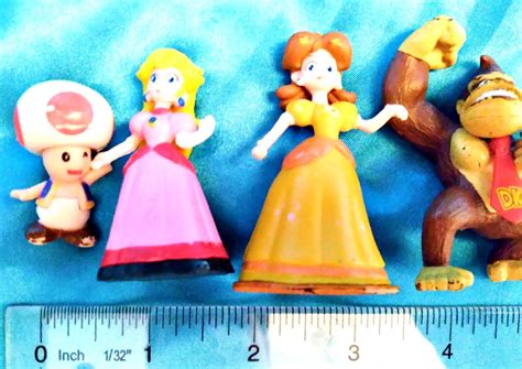 Super Mario Brothers Mario Yoshi Princesses 11 Small Pvc Figures Lot