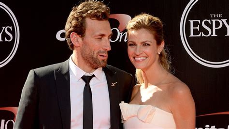 Who Is Erin Andrews Husband Jarret Stoll Complete Relationship