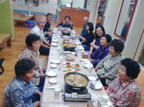 11속 식당 처음처럼에서 오랜만에 모여서 함께 식사하며 교제했습니다