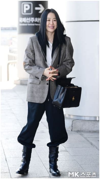 고현정 공항패션 자켓 셀린느 가방 클래식 16백 가격은 네이트뷰