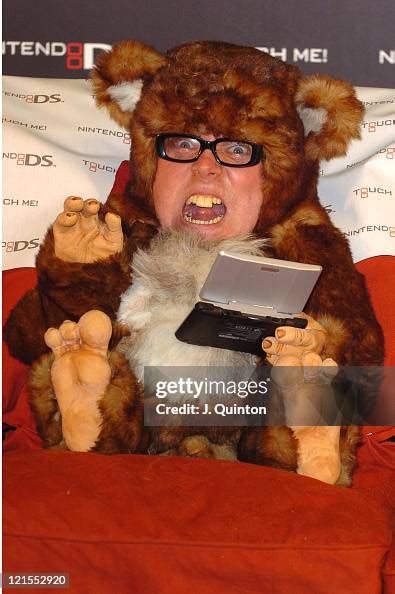 The Bo Selecta Bedtime Bear Launches The Nintendo Ds At Virgin