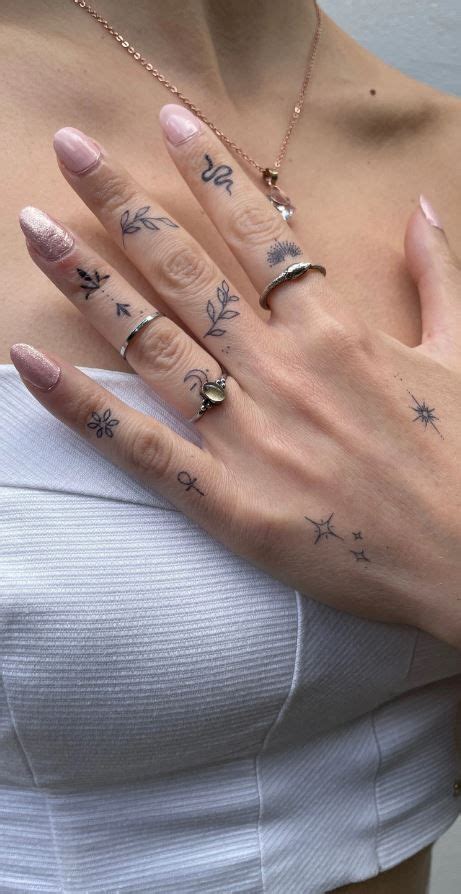 100 Hand Tattoos For Women With Style Tattoo Me Now Hand Tattoos