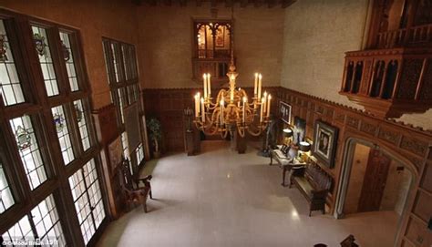 Inside Hugh Hefners Playboy Mansion In Beverly Hills Daily Mail Online