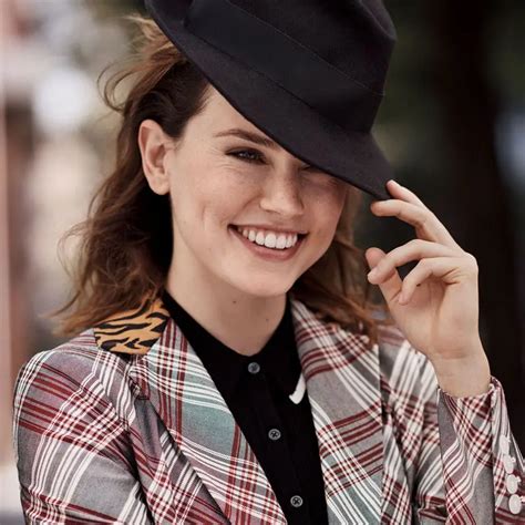 Daisy Ridley Scrolller