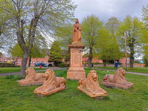 Queen Victoria Statue Victoria Park © Oscar Taylor Geograph Britain