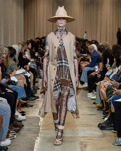Burberry Spring 2023 Fashion Show The Impression