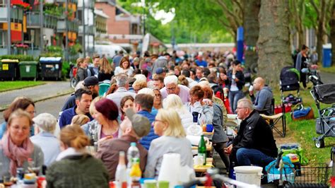 Massen Picknick Lässt Die Altenbochumer Zusammenrücken