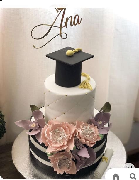 Pastel De Graduación Con Flores Y Birrete