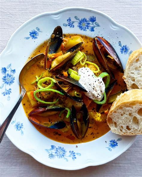 Saffransfisksoppa Med RÄkor Och BlÅmusslor 🍤🥣🥕