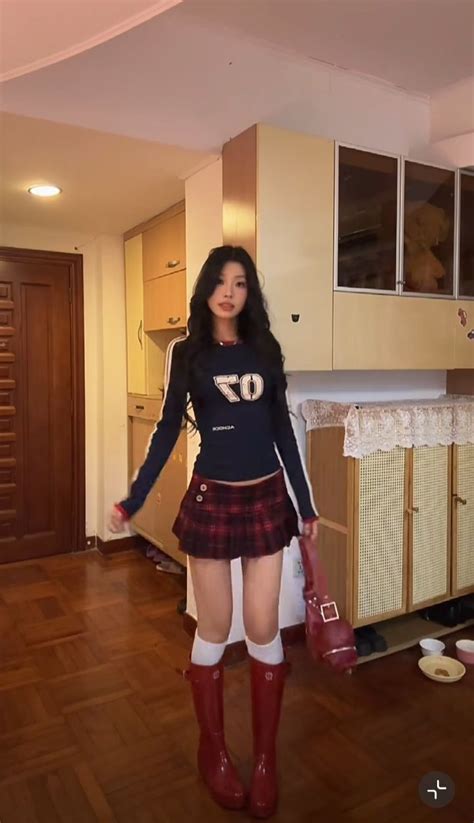 Pin By Veni Ğ On Fits Workout Skirt Outfit Tartan Mini Skirt Outfit