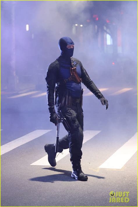 Charlie Cox Films More Daredevil Scenes Stunt Actors Spotted Shooting A Fight Sequence Photo