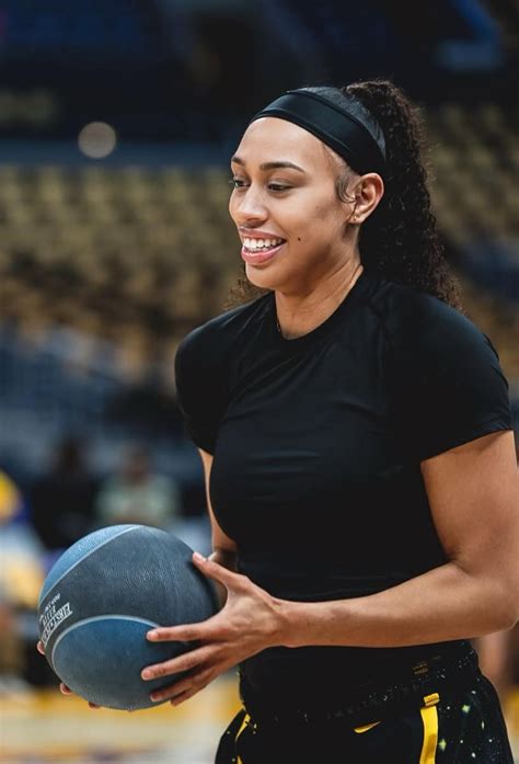 Dearica Hamby Basketball News 24 7