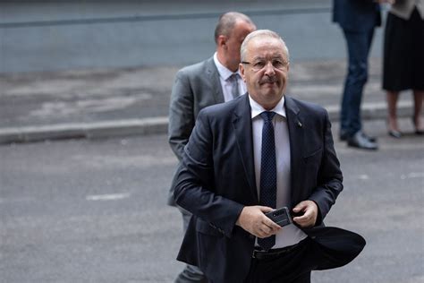Breaking Vasile Dîncu A Demisionat Din Funcția De Ministru Al Apărării