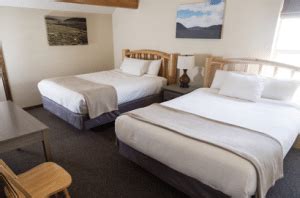 Lodging Strawberry Bay Marina