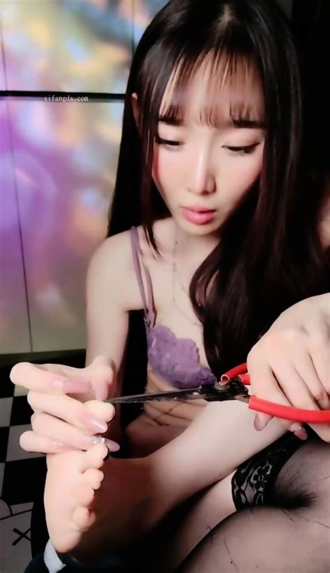 【反差女友】最新收费合集，美乳顶级身材全裸自慰5 Eporner