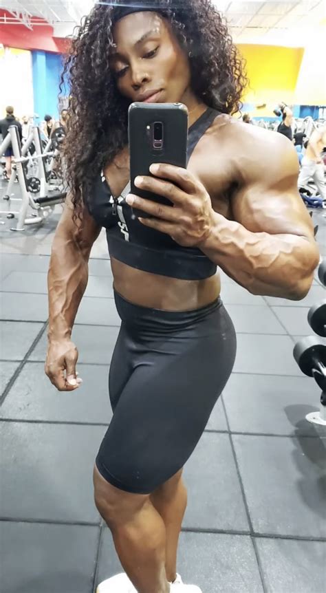 Victoria Dominguez R Musclebimbo