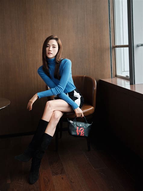 娜然蓝上衣黑短裙展露好比例 五官精致异域风十足 搜狐大视野 搜狐新闻