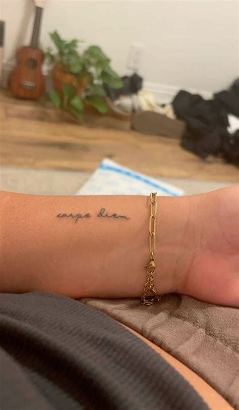 Pin De ᵥᵢᵥᵢ Em ~ 𝐓𝐚𝐭𝐭𝐨𝐨 🪄 Em 2025 Boas Ideias Para Tatuagem Frases