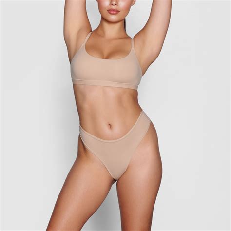 Fits Everybody Thong Clay Skims