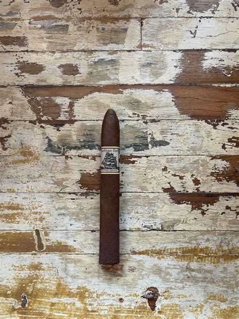 Stolen Throne Yorktown Fleet Box Pressed Torpedo Stick Breaker Cigars