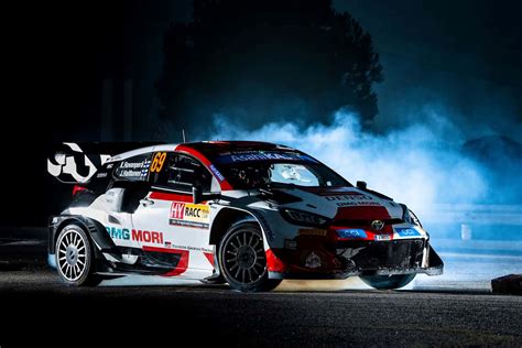 Download Nighttime Rally Carin Action Wallpaper