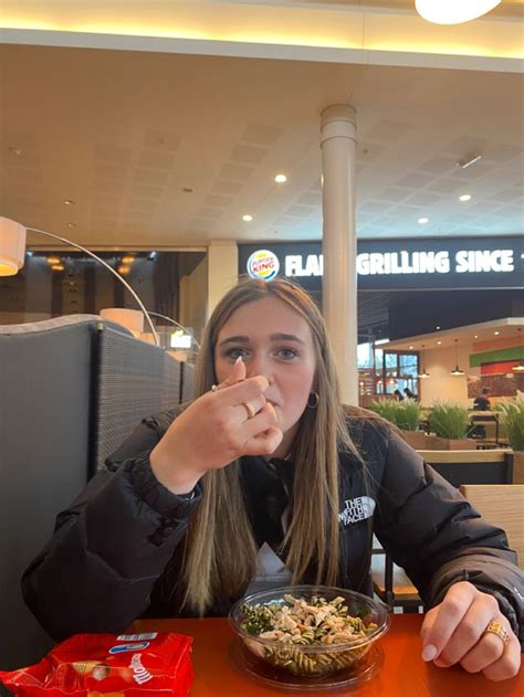 Pin Van Hannahlebbe Op Pics With My Friends In 2022