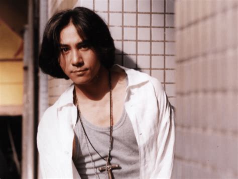 知名歌手黄凯芹回国开演唱会！自曝已移民加拿大，独居深山别墅周慧敏工作私生活