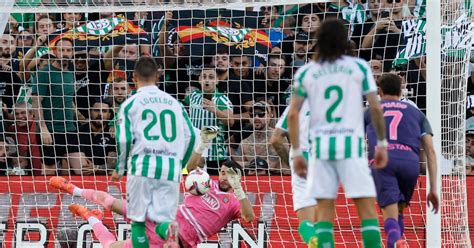 Betis Y Espanyol Empatan 0 0 Al Descanso Con Un Penalti Errado Por