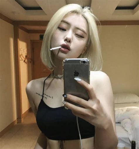 Look Follow Rambut Pendek Sekali Rambut Pirang Pendek Gaya Rambut