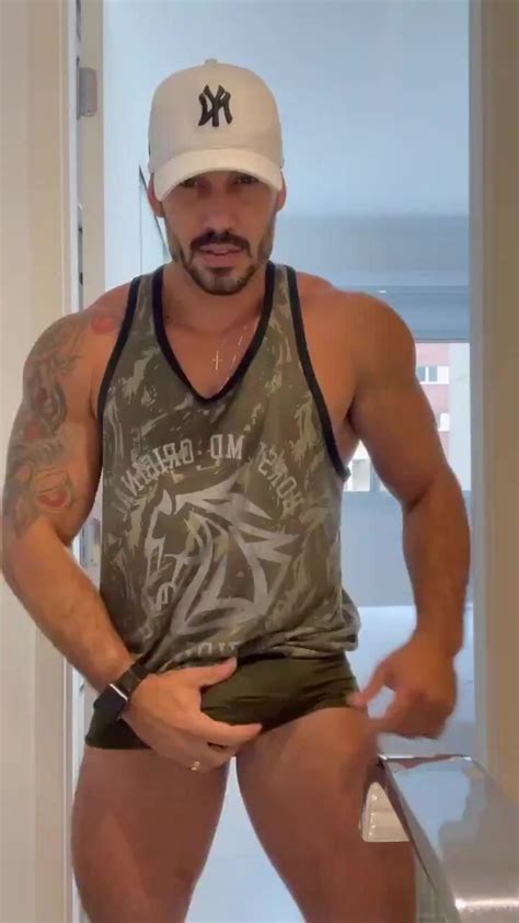 Muscle Guy Video Thisvid Com