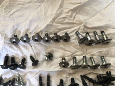 Suzuki Gsx S 1000 S Śrubki Śruby Do Plastików Owiewek Kołki Komplet Lębork • Olx Pl