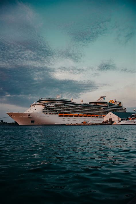Bateaux De Croisière Photos Télécharger Des Images Gratuites Sur Unsplash