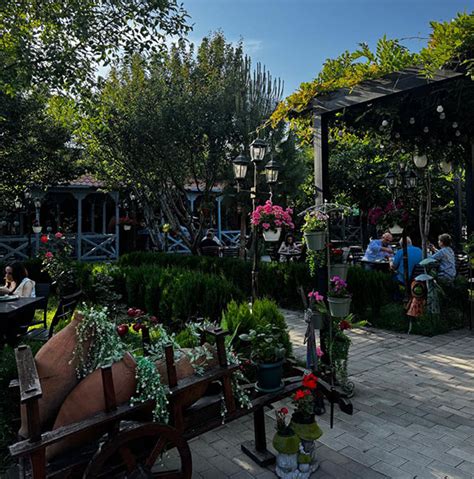 იმერული ეზო ნატახტარში Imeruli Ezo In Natakhtari რესტორანი იმერული