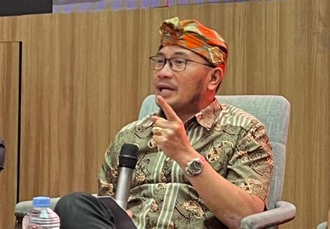 Ferry Liando Beber Lima Masalah Besar Demokrasi Newposkomanadoid