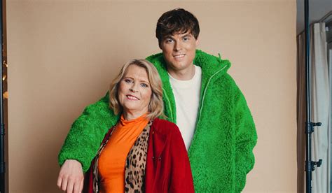 Her Poserer Gustav Magnar Med Mamma Oddny Hitra Froya No