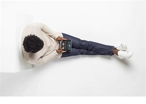 Microsoft Set To Drop Worlds Thinnest Foldable Smartphone Maxim