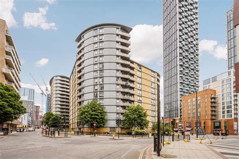 Victoria Road Acton W3 2 Bed Flat £390000