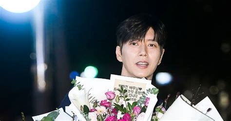 사진 박해진꽃이 너무 무거워요