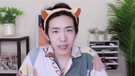 男生化日常妆，和素颜到底有什么区别，对男生化妆你们有什么看法时尚化妆好看视频