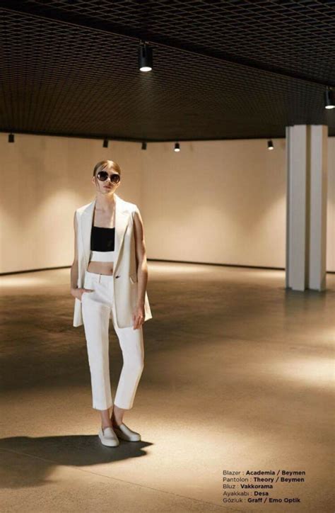 Nesi C Quest Artists And Models