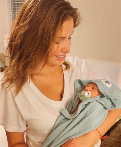 Andy Escalona Comparte Los Pormenores Del Nacimiento De Su Bebé Estuve Ahí Siete Horas ¡hola