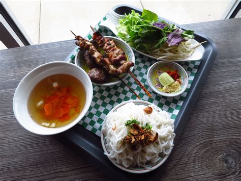 Smokin Chokin And Chowing With The King Buncha Hanoi