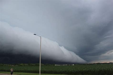 Shelf Cloud Vs Wall Cloud Key Differences And How To Spot Them