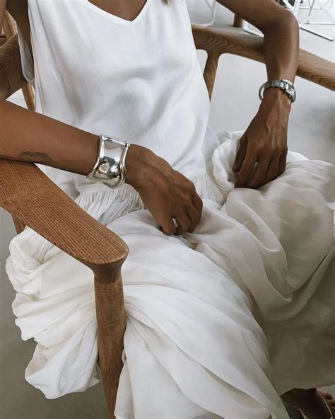 The Timeless Elegance Of Elsa Perettis Tiffany Bone Cuff Mode Sac