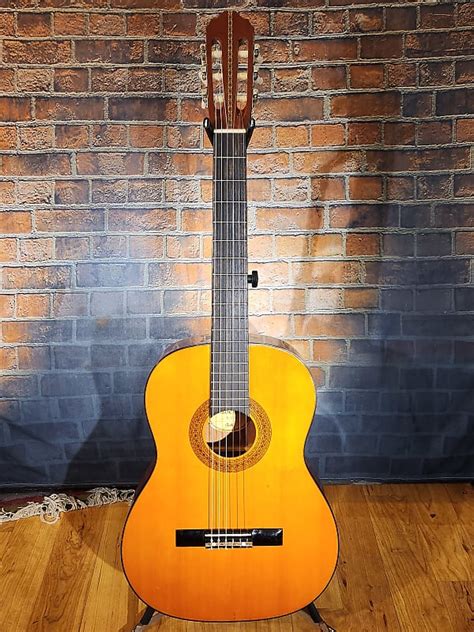 Madeira By Guild A C40 Classical Guitar Natural Reverb