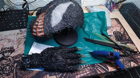The Complete Venom Cosplay Made From Hot Glue Glove Part 5 Steps