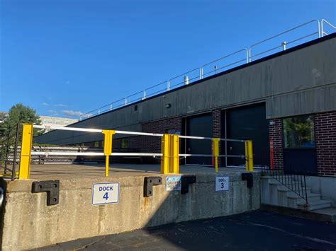 Industrial Loading Dock Safety Gate Quality Safety Rails