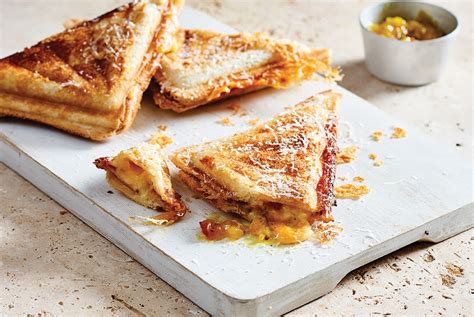 Triple Cheese And Smoked Ham Jaffles